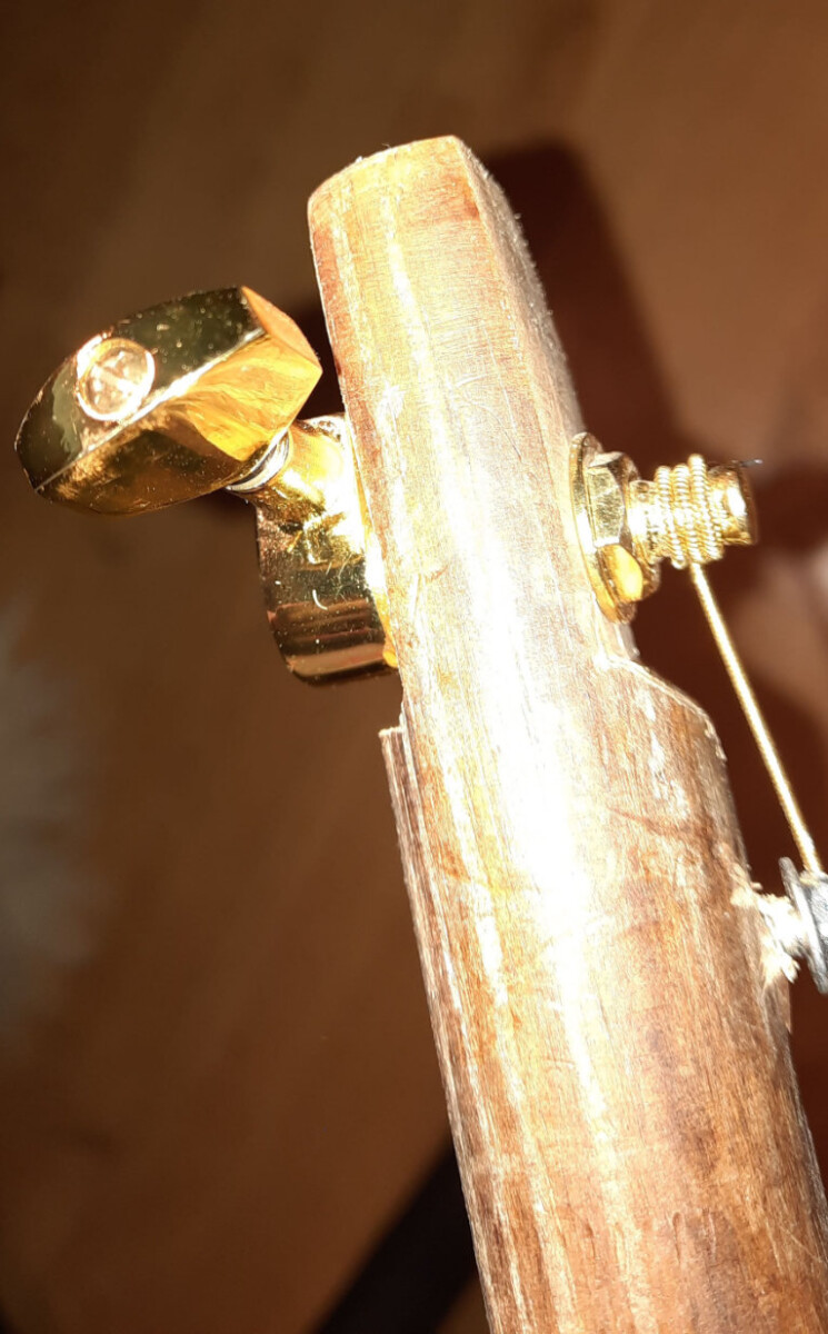 What Is A Cigar Box Guitar With One String? – Beginner Cigar Box Guitar